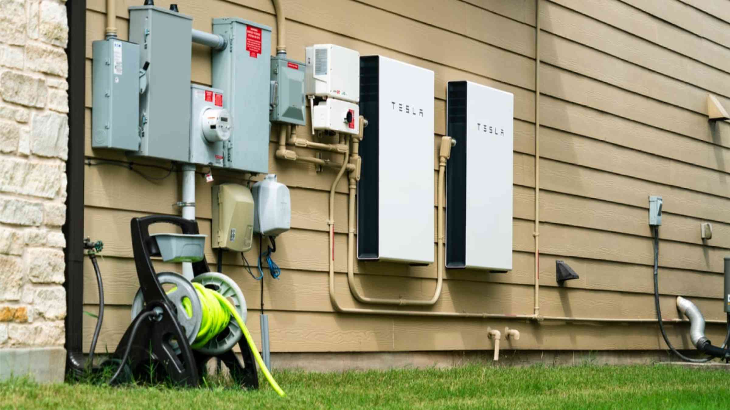 USA: Lessons from the Maui wildfires on climate-resilient grids ...