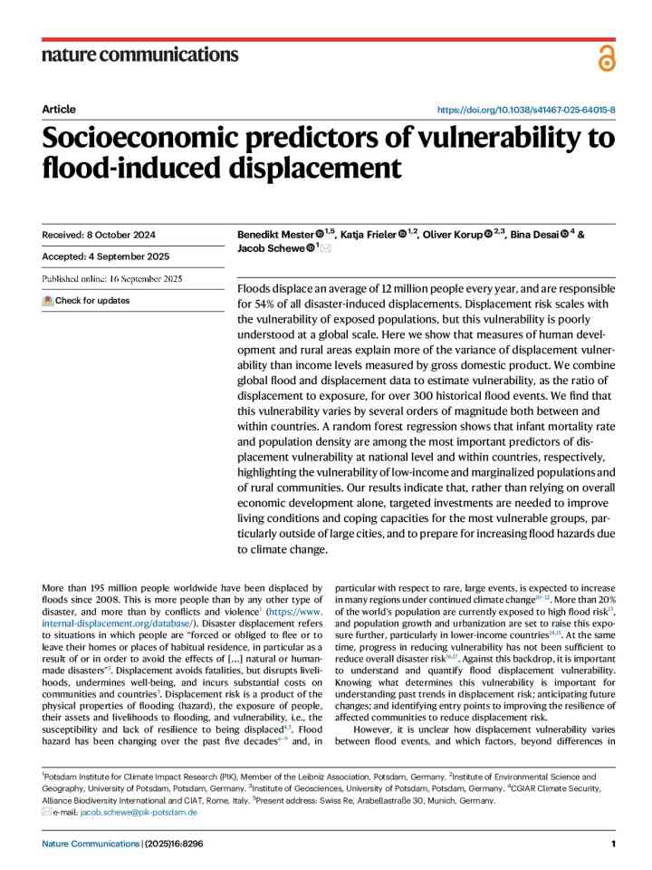 Socioeconomic predictors of vulnerability to flood-induced displacement ...